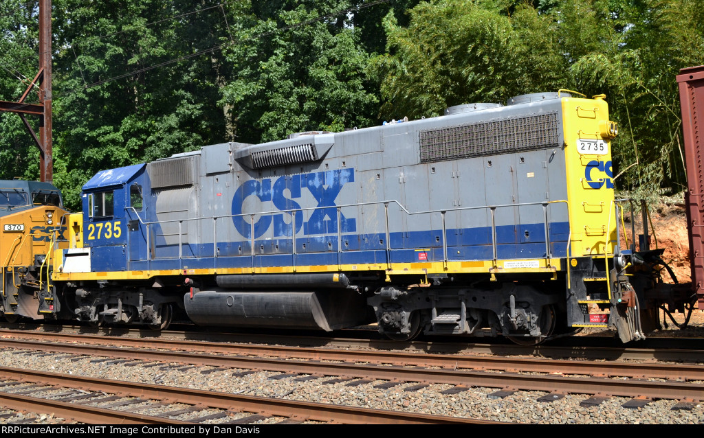 A rear shot of CSX GP38-2 2735 on Q418-26